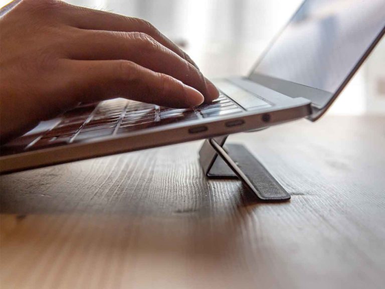 ノートPC・タブレット用スタンド「MOFT mini」レビュー。程よい傾斜でタイピングを軽やかに | INDOOR HEART
