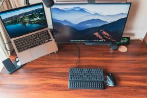 HHKBを有線で接続する方法。電源ボタン長押しの再接続作業がなくなってストレスフリー | INDOOR HEART