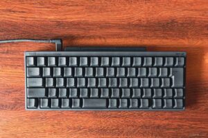 HHKBを有線で接続する方法。電源ボタン長押しの再接続作業がなくなってストレスフリー | INDOOR HEART